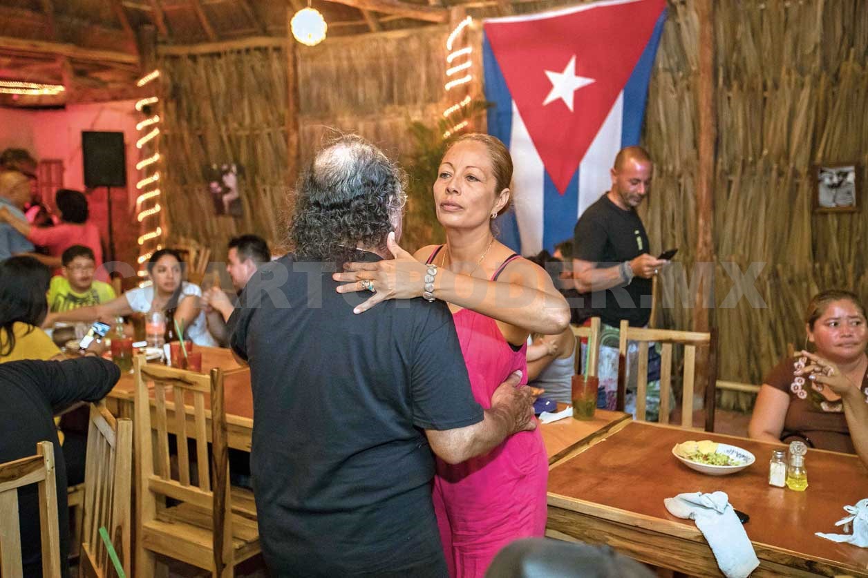 Crece la población cubana en México