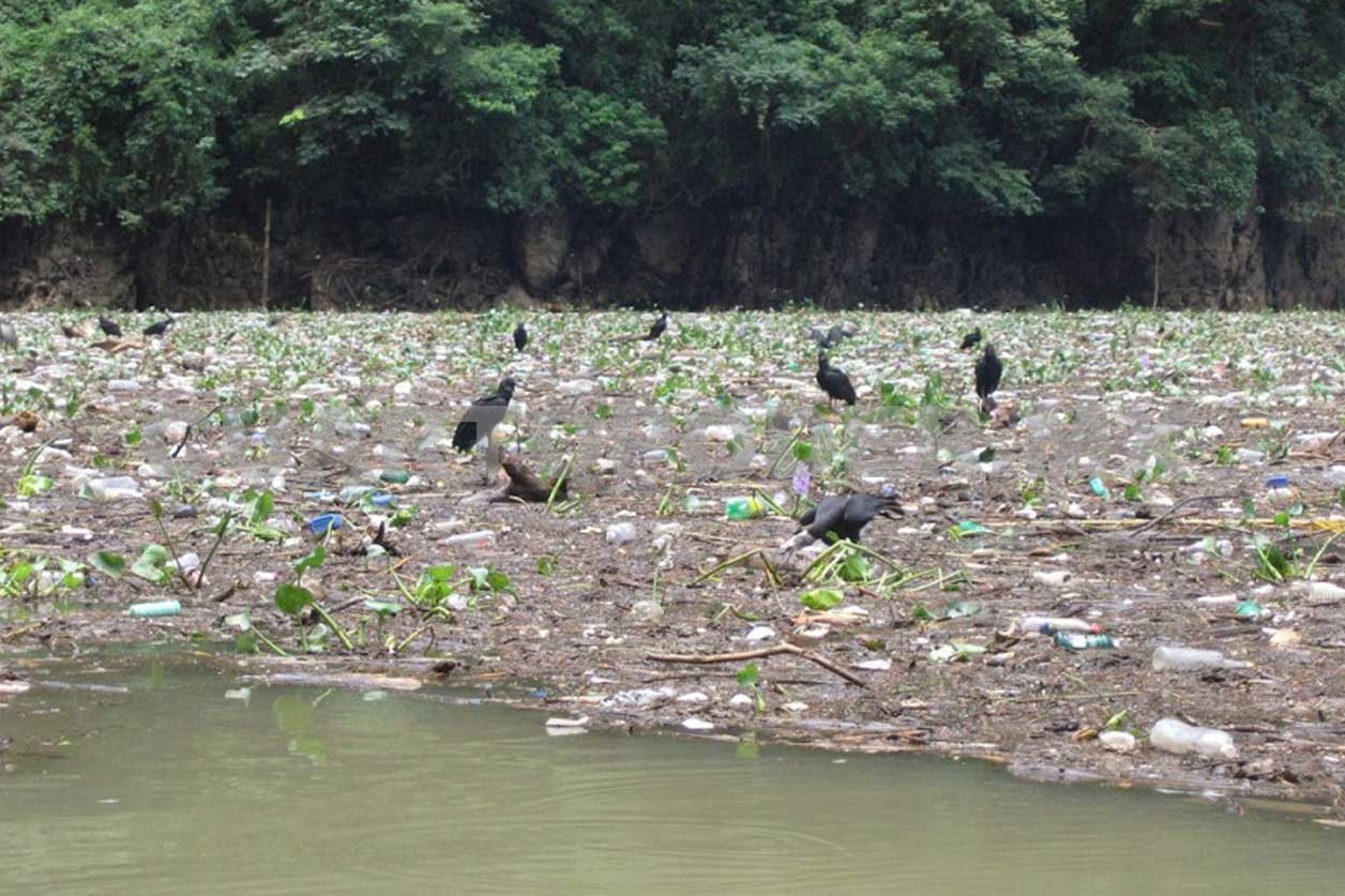 Basura en el río afecta la imagen turística
